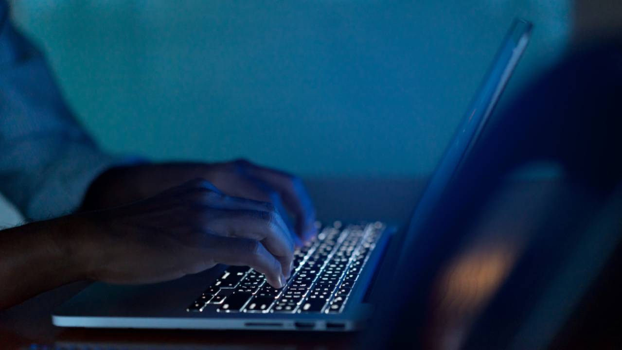Cos'è il dark web, quali i siti e come entrare in sicurezza - FASTWEBPLUS Cos'è il dark web, quali i siti e come entrare in sicurezza - FASTWEBPLUS